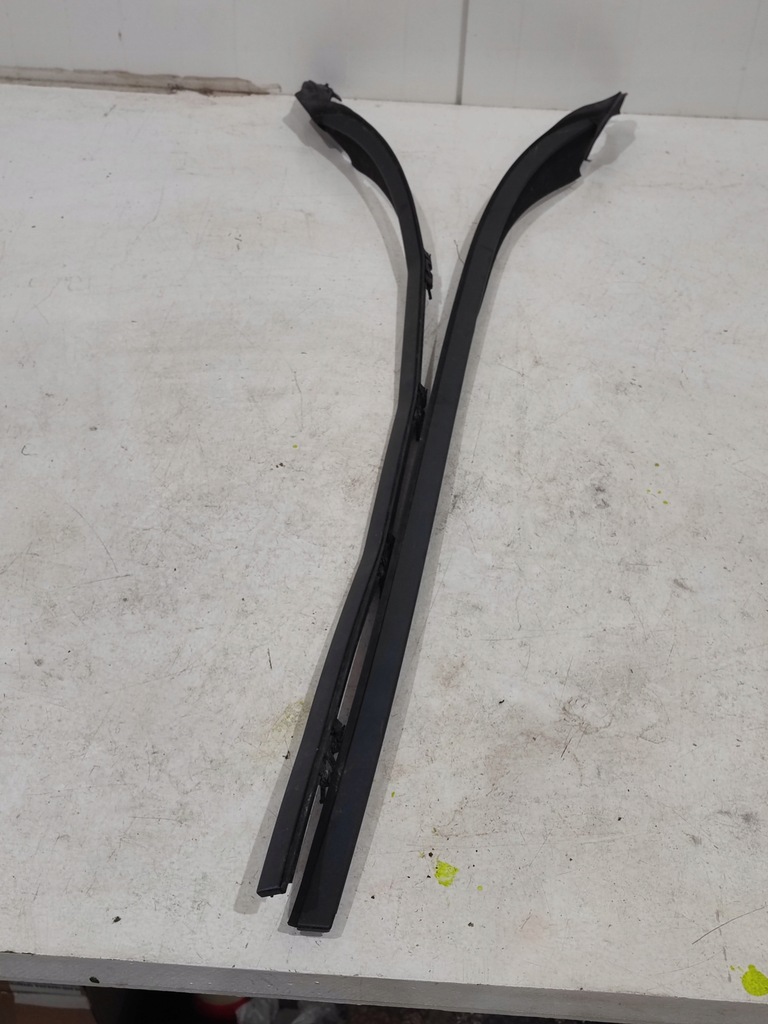 VOLVO V60 LISTWA SZYBY CZOŁOWEJ 31335864 LEWA - 12242849823 - oficjalne ...