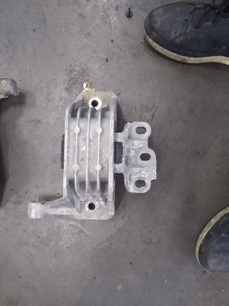 PODUSZKA VW CRAFTER II MAN 2017-2024 ŁAPA SILNIKA - 15170479106 ...