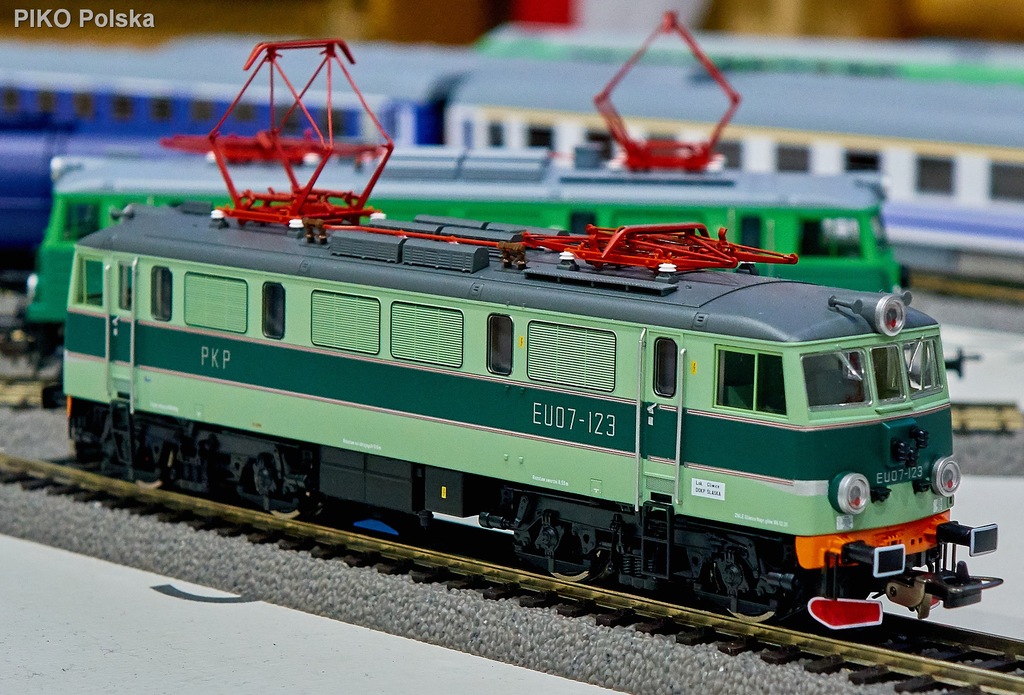 LOKOMOTYWA ELEKTRYCZNA EU07-123 PKP PIKO 96380 - 9225542384 - oficjalne archiwum Allegro
