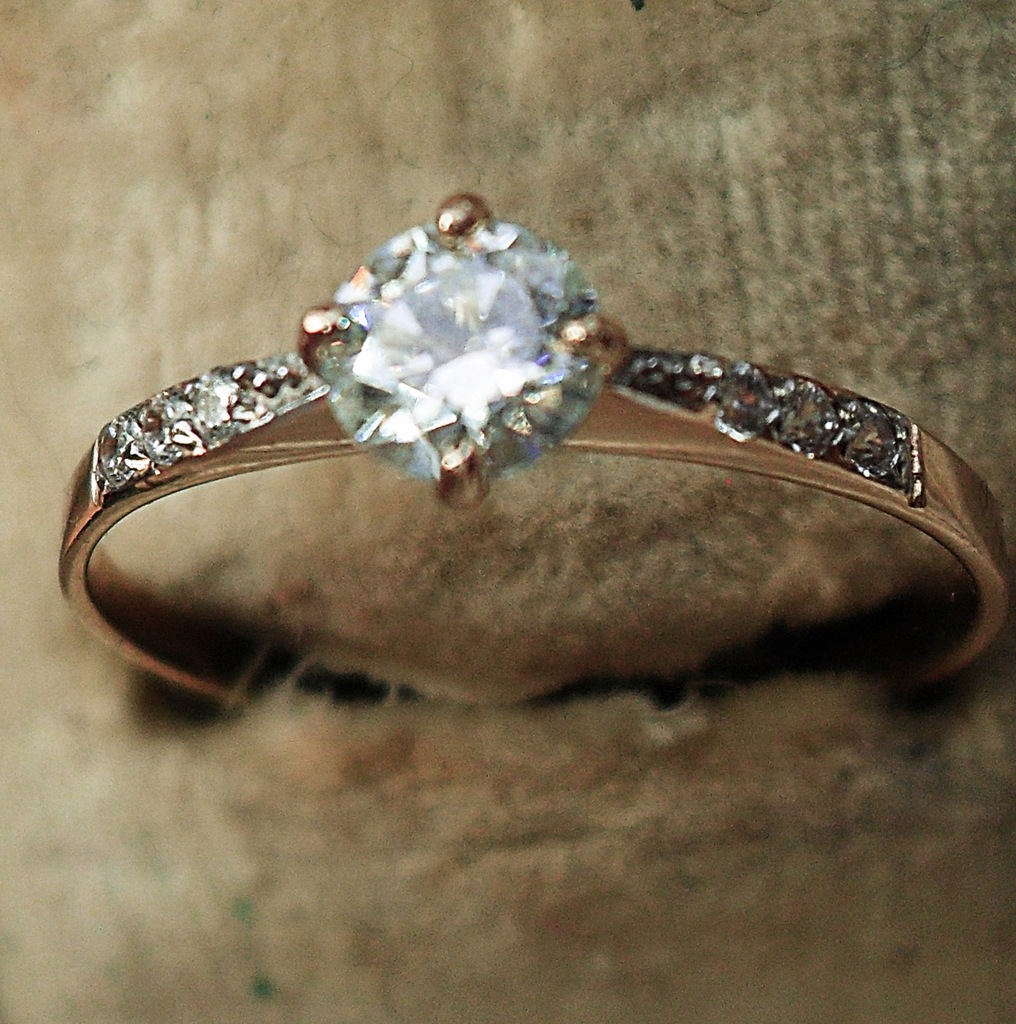 PIEKNY BRYLANT 0,53CT ZLOTO CERTYFIKAT - 13531315991 - oficjalne archiwum Allegro