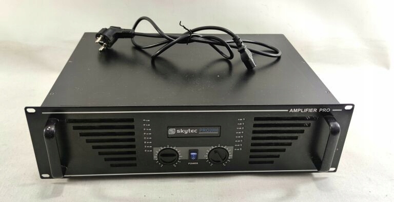 WZMACNIACZ AMPLITUNER SKYTEC PRO 2000 - 11110224040 - oficjalne archiwum Allegro