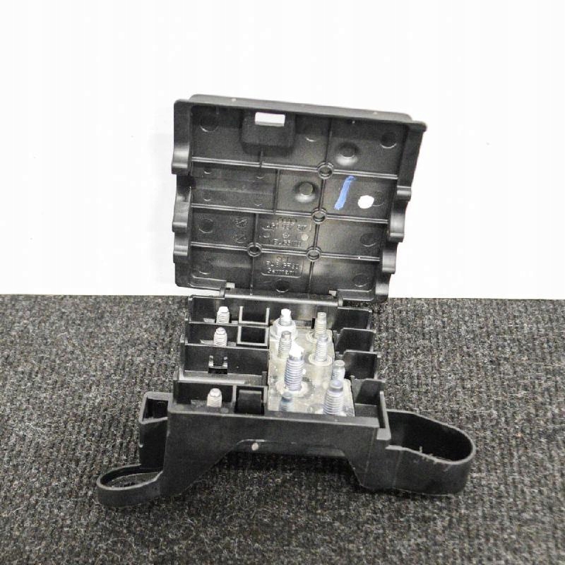 AUDI A6 Skrzynka bezpieczników akumulatora Skrzynka rozdzielcza C7 ...