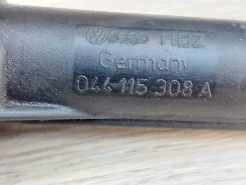 WLEW OLEJU VW TRANSPORTER T4 2.4 D 044115308A - 13130273142 - oficjalne ...