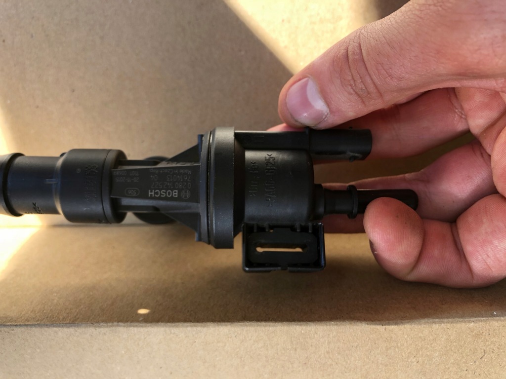 Zawór odpowietrzania baku BMW F46 F48 F56 7614013 - 7468292965 ...