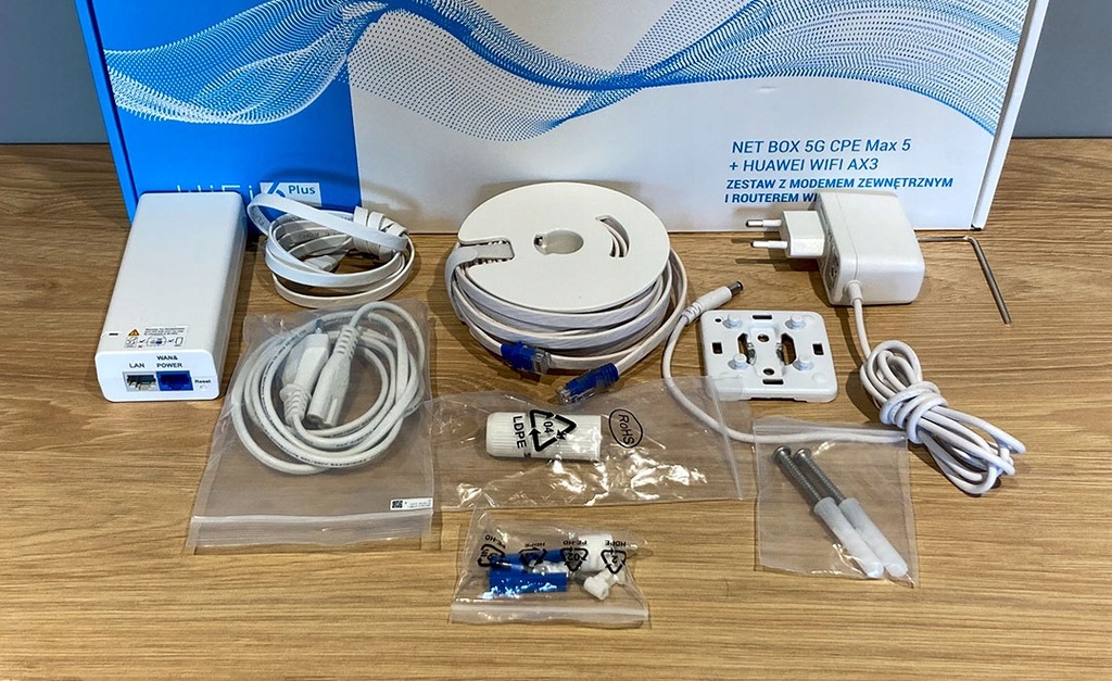 Router 5G NETBOX CPE MAX 5 H352-381 + Huawei WiFi AX3 Wi-Fi 6 3000 Mb/s ...