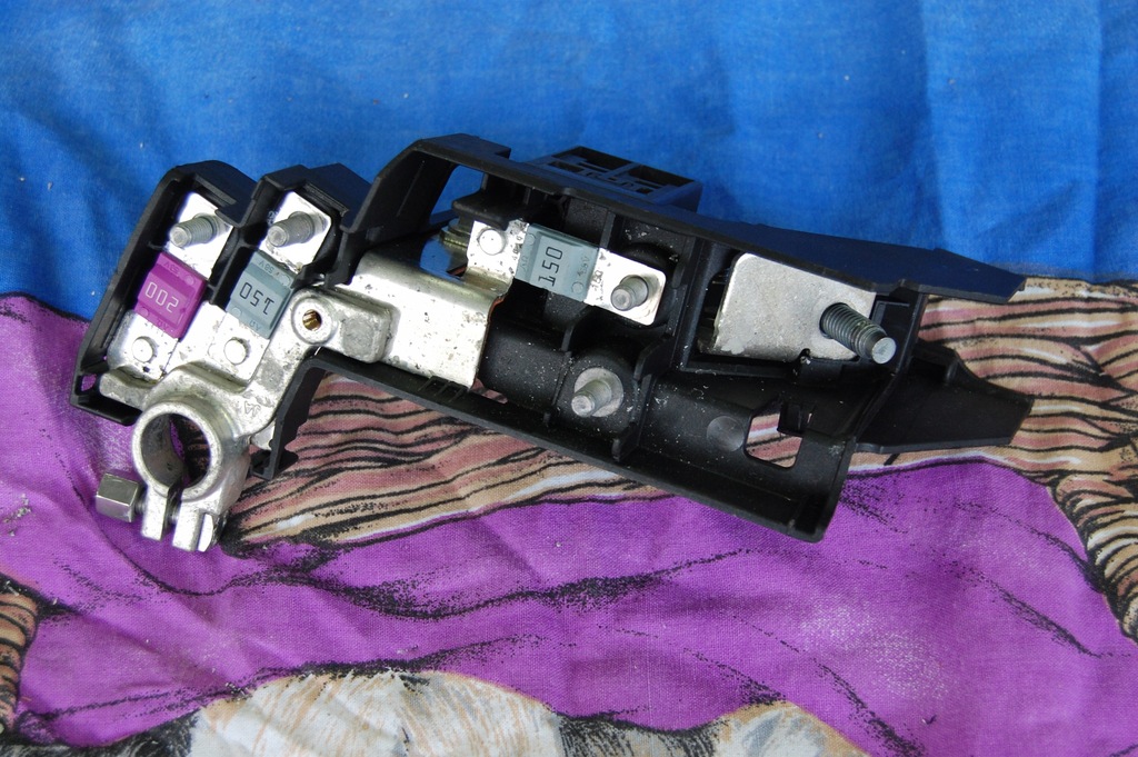 AUDI A4 B9 KLEMA BEZPIECZNIK 8W0915459G - 14713795973 - oficjalne ...