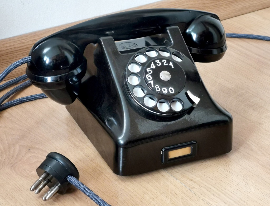 TELEFON TARCZOWY RWT T-4 z czasów PRL bakelitowy - 12807311425 ...