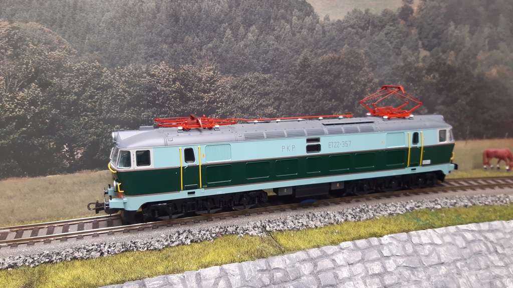Lokomotywa ET22-357 PKP PIKO 96332 H0 analogowa DC - 12982416765 - oficjalne archiwum Allegro