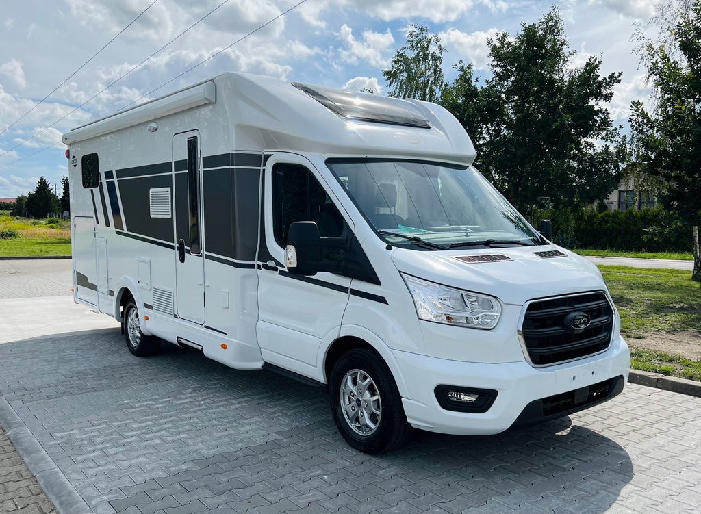 Kamper Ford Transit półintegra zimowa Carado T447 / markiza Thule ...