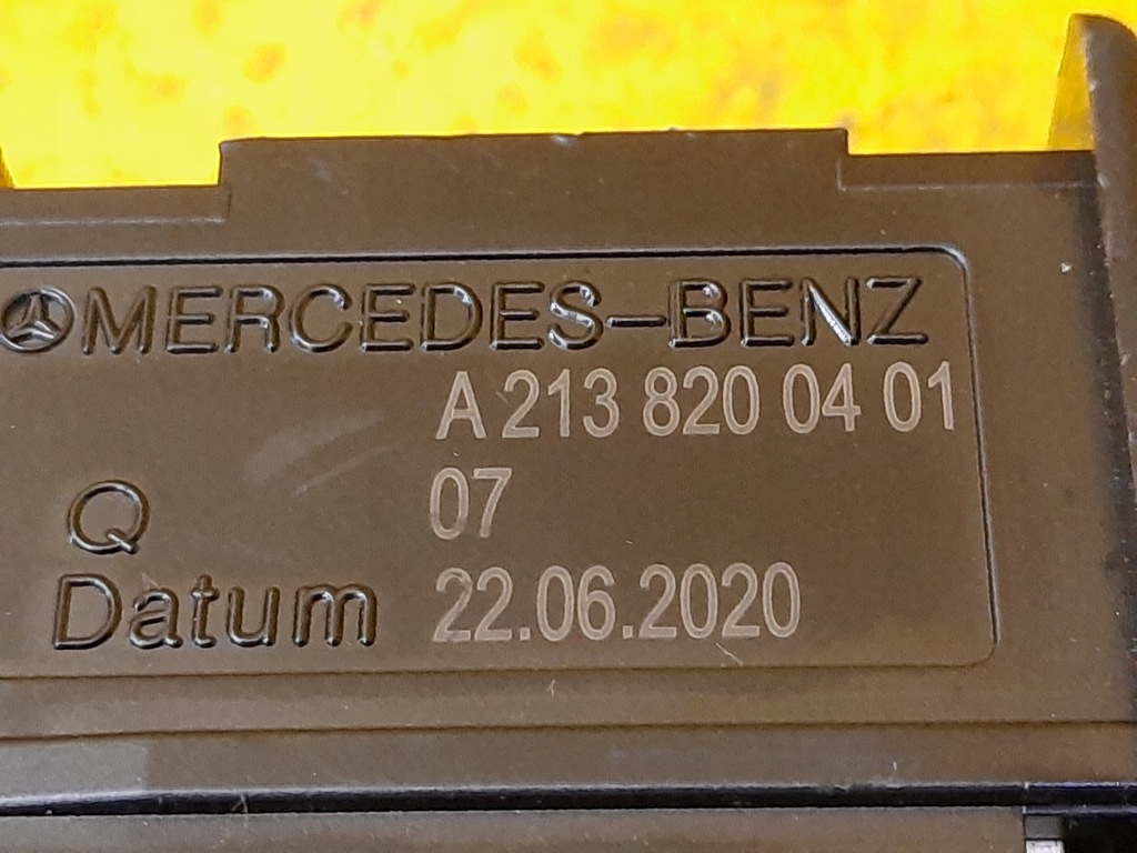 MERCEDES W213 GNIAZDO WEJŚIE USB A2138200401 - 12589961571 - oficjalne ...