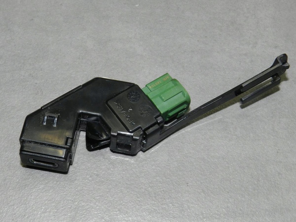 VW PASSAT B8 PORT USB 3G8035726A - 12203573670 - oficjalne archiwum Allegro