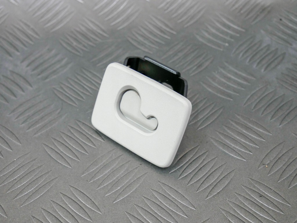 Uchwyt zaczep rolety 8K9861736A AUDI A4 B8 8K0 - 5301825579 - oficjalne ...