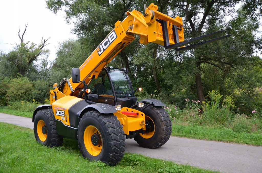 Ładowarka teleskopowa JCB 560-80 AGRI - 8390326006 - oficjalne archiwum ...