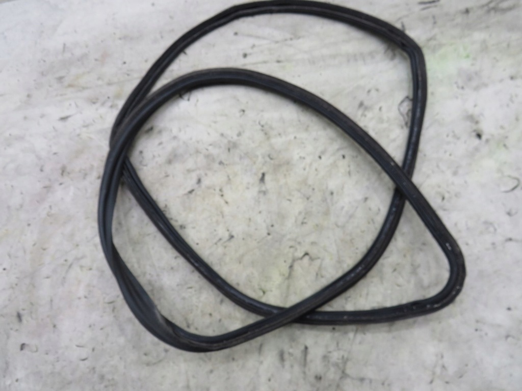 USZCZELKA KLAPY BAGAŻNIKA SEDAN MERCEDES W204 - 11957403557 - oficjalne ...