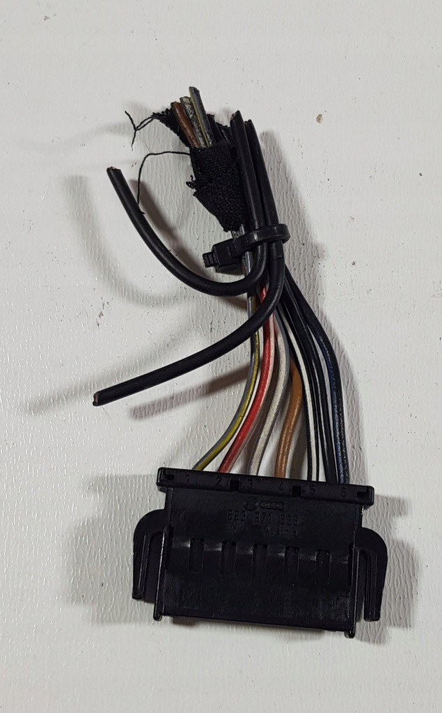 KOSTKA WTYCZKA WTYK LAMPY TYLNEJ AUDI A3 I 1 8L 3D - 10895015007 - oficjalne archiwum Allegro