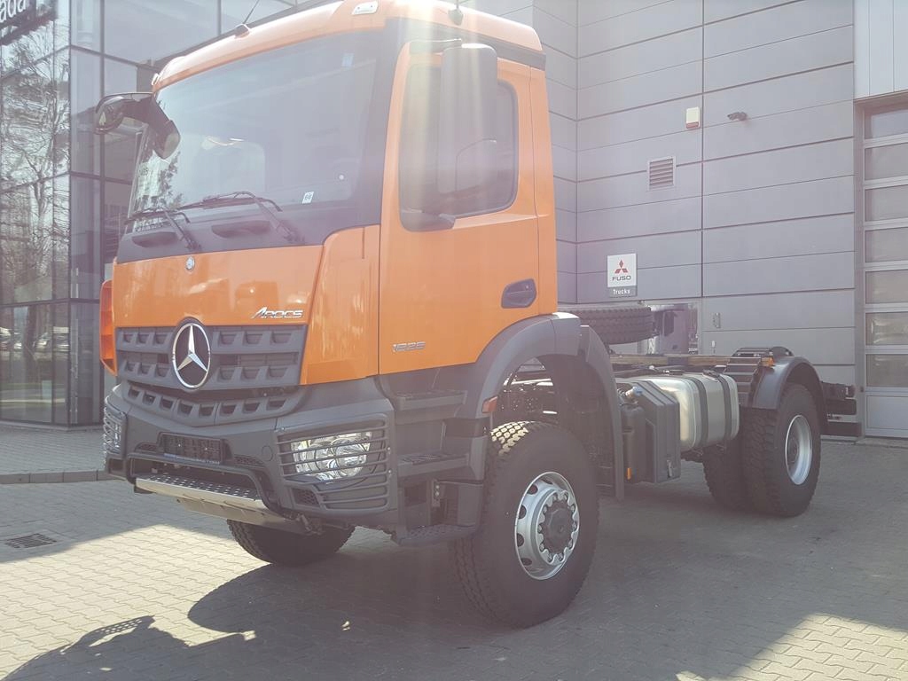 Mercedes AROCS 1835 4X4 MANUAL HAKOWIEC WYWROTKA - 8202137546 ...