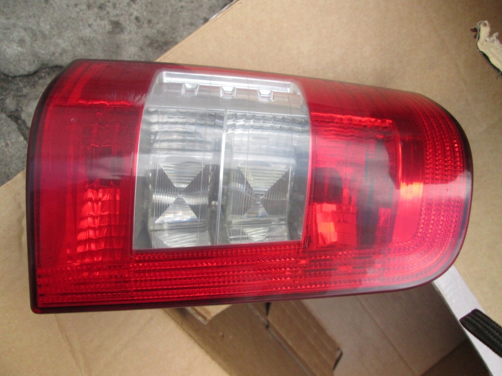 Peugeot OE 9657977080 lampa tylna - 13420372973 - oficjalne archiwum ...