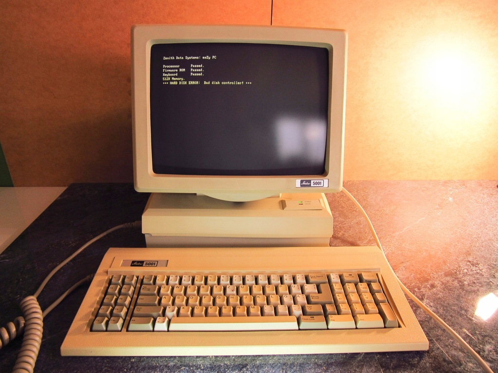 ZENITH Eazy PC Data Systems 14ZDC23 + ZENITH ZKB-7 - 11490693436 ...