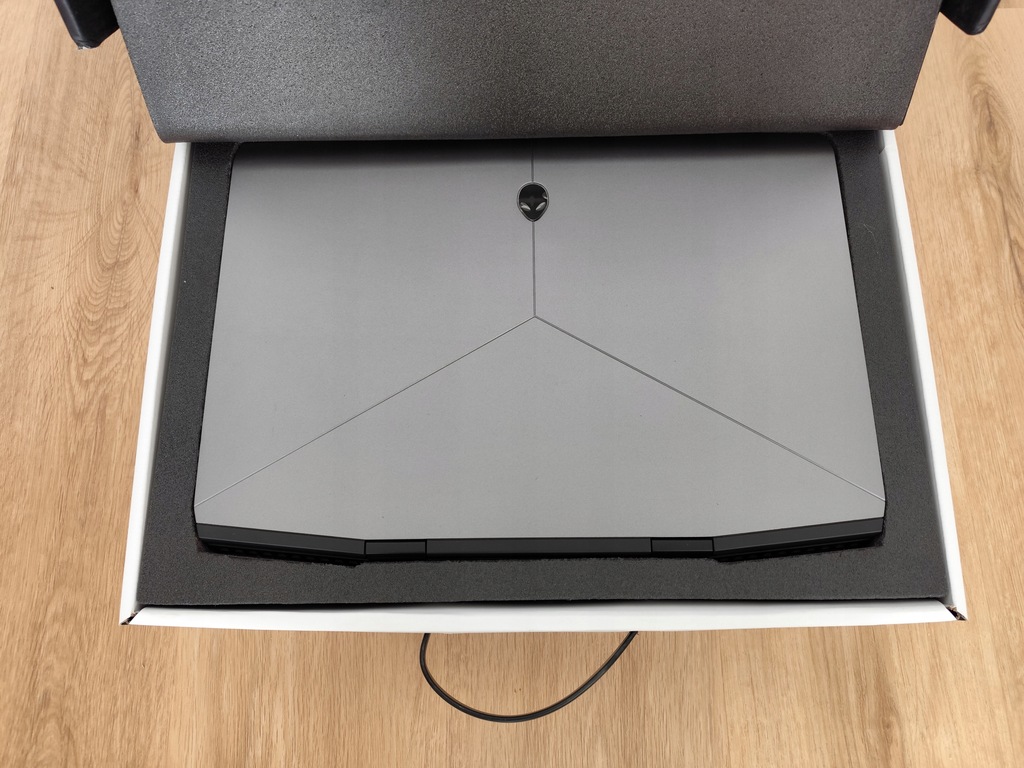 DELL ALIENWARE M17 i9-8950HK 32 GB GeForce RTX 2080 MAX Q 8 GB SSD 512 ...