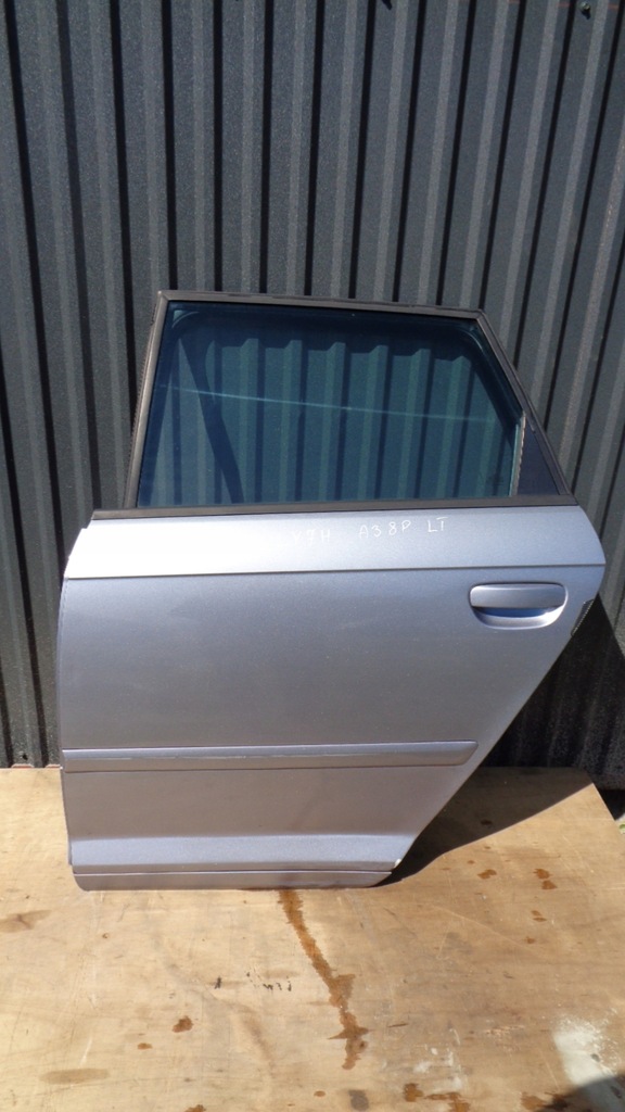 Audi A3 8P DRZWI tylne lewe LY7H malowane kpl. - 9382492684 - oficjalne archiwum Allegro