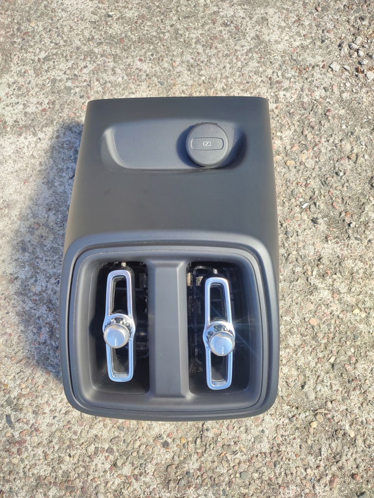 Volvo XC40 2022 tylna kratka nawiewu tunelu tył - 13675143285 ...