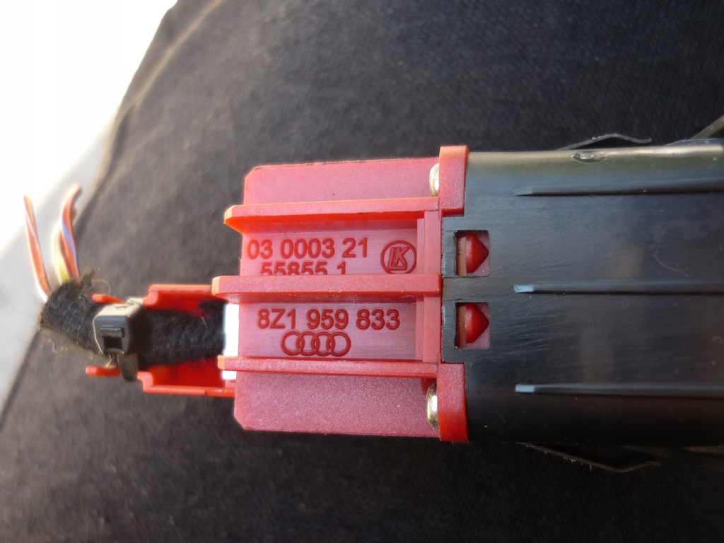 PRZYCISK KLAPKI WLEWU PALIWA AUDI A2 8Z1959833 - 12540841419 ...