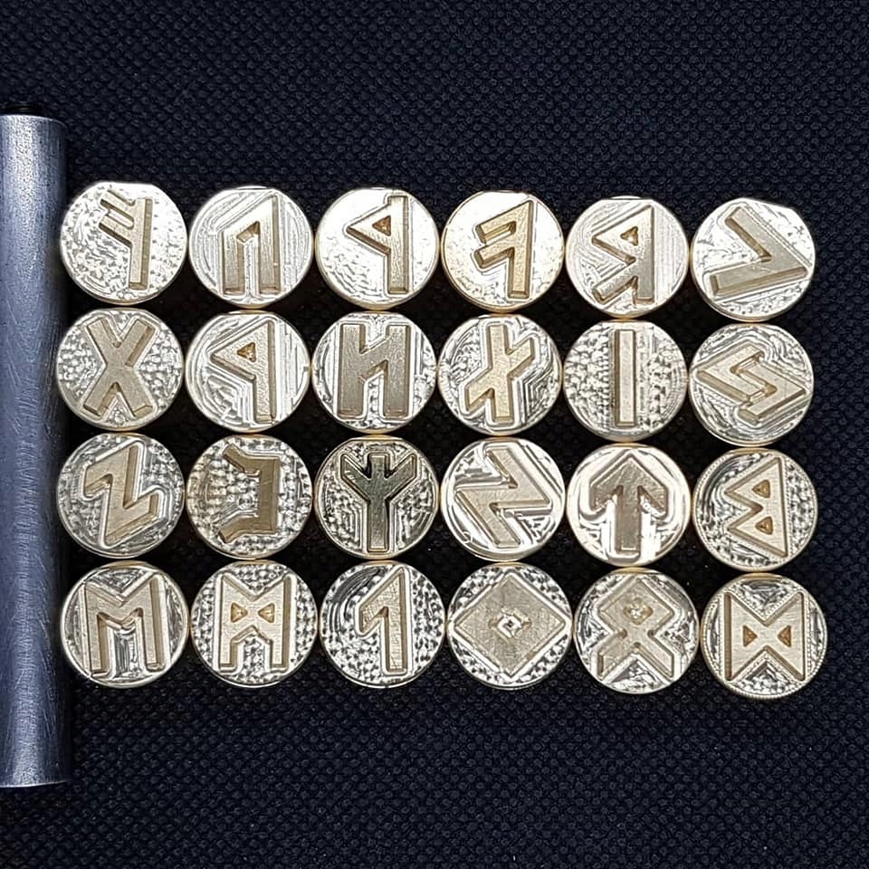Punce stemple z runami runy symbole runiczne - 8809458195 - oficjalne ...