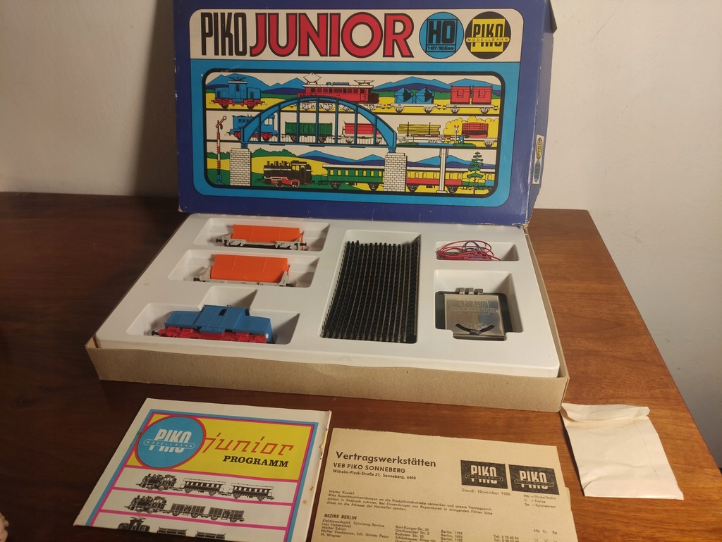 Kolejka elektryczna Piko Junior H0 kompletna, sprawna 1986 rok ...