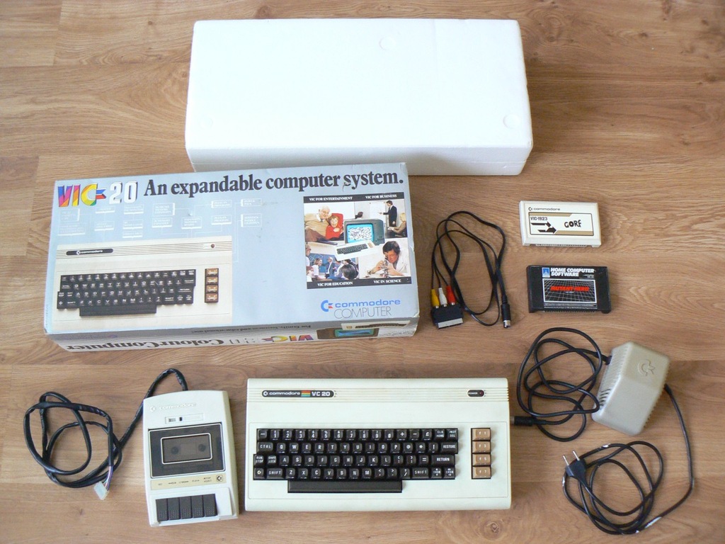 Commodore VC20 VIC20 VC 20 VIC 20 gry magnetofon - 14199168314 ...