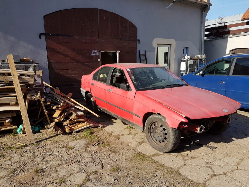 Maska BMW E36 Sedan/Turing/Compact - 13061847330 - oficjalne archiwum Allegro