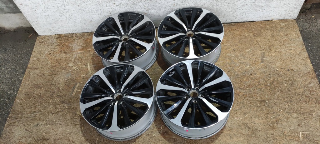 Toyota Highlander XU70 2020 Aluminiowe - 13647226101 - oficjalne ...