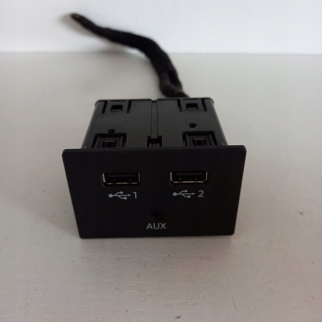 AUDI A6 C7 GNIAZDO PORT AUX USB 81A035736 - 12348363857 - oficjalne ...