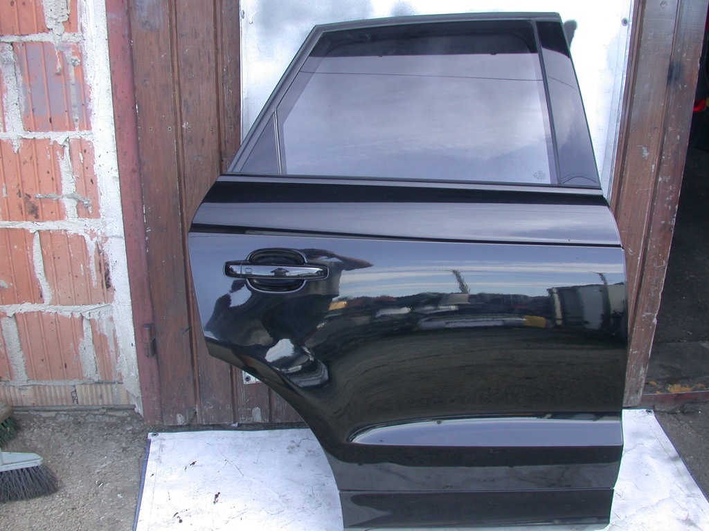 AUDI Q3 8UO DRZWI PRAWY TYŁ CZARNE LZ9Y - 11018665743 - oficjalne ...