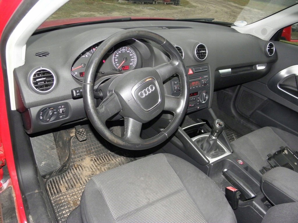 AUDI A3 8P LIFT KONSOLA DESKA KOKPIT 3 DRZWI - 12184324648 - oficjalne archiwum Allegro