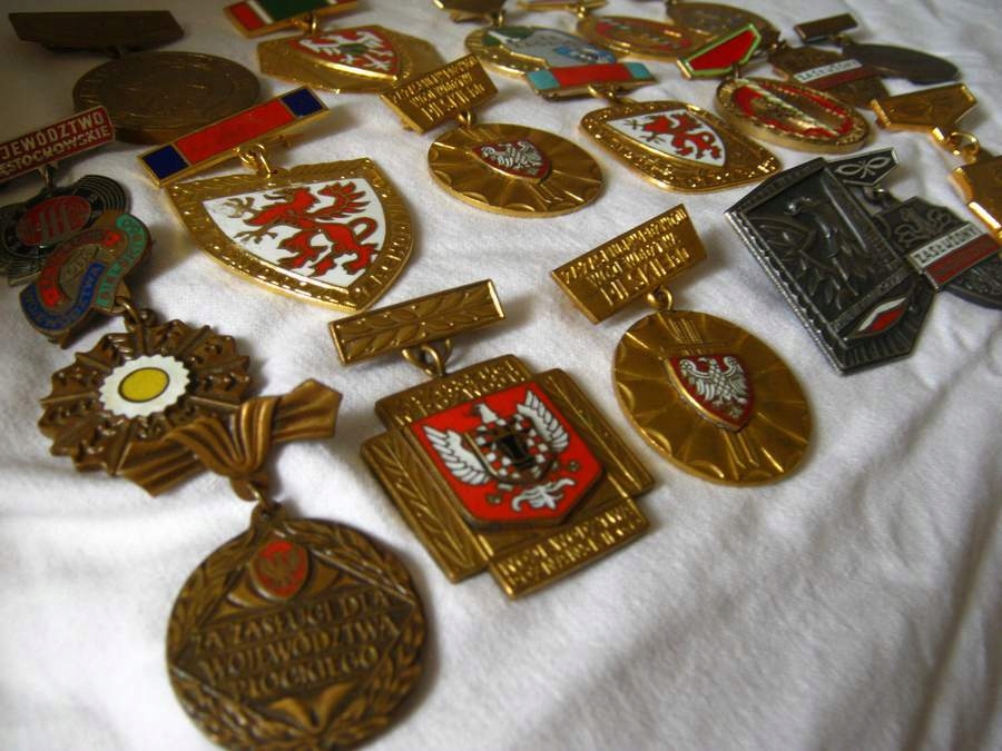 MEDAL ODZNACZENIE ZA ZASŁUGI DLA ...19 SZTUK PRL - 14378884889 - oficjalne archiwum Allegro