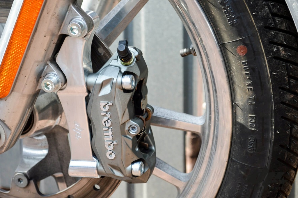 Adapter+ zacisk Brembo Harley Davidson Dyna 06-17 - 11200427010 ...