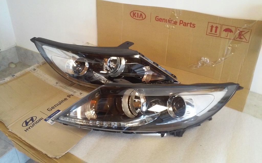 LAMPA REFLEKTOR PRZOD KIA SPORTAGE III 3 XENON EUR - 11305436881 ...