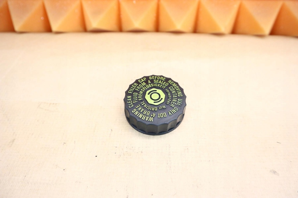 MERCEDES W204 KOREK ZBIORNICZKA PŁYNU HAMULCOWEGO - 13919882103 ...