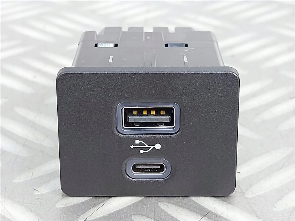 GNIAZDO port USB Ford Kuga MK3 2020- ESCAPE - 12039552244 - oficjalne ...