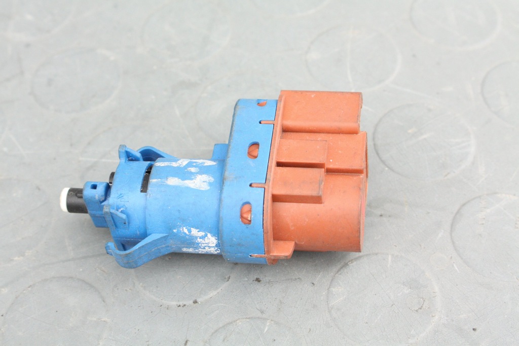 CZUJNIK ŚWIATŁA STOP ALFA ROMEO MITO 50512681 - 7256651367 - oficjalne ...