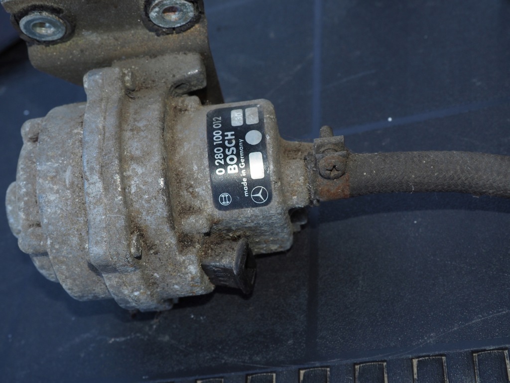 Czujnik ciśnienia paliwa mercedes W107 - 9353417417 - oficjalne ...