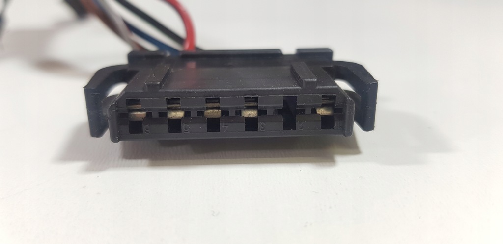 KOSTKA WTYCZKA WTYK LAMPY TYLNEJ Audi A6 C5 SEDAN - 10935285770 - oficjalne archiwum Allegro