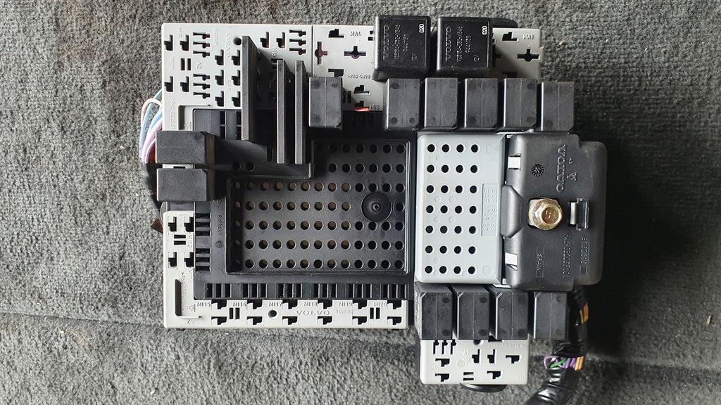 Volvo S60 I V70 II XC70 2.4T moduł CEM 8645171 - 12633296600 ...