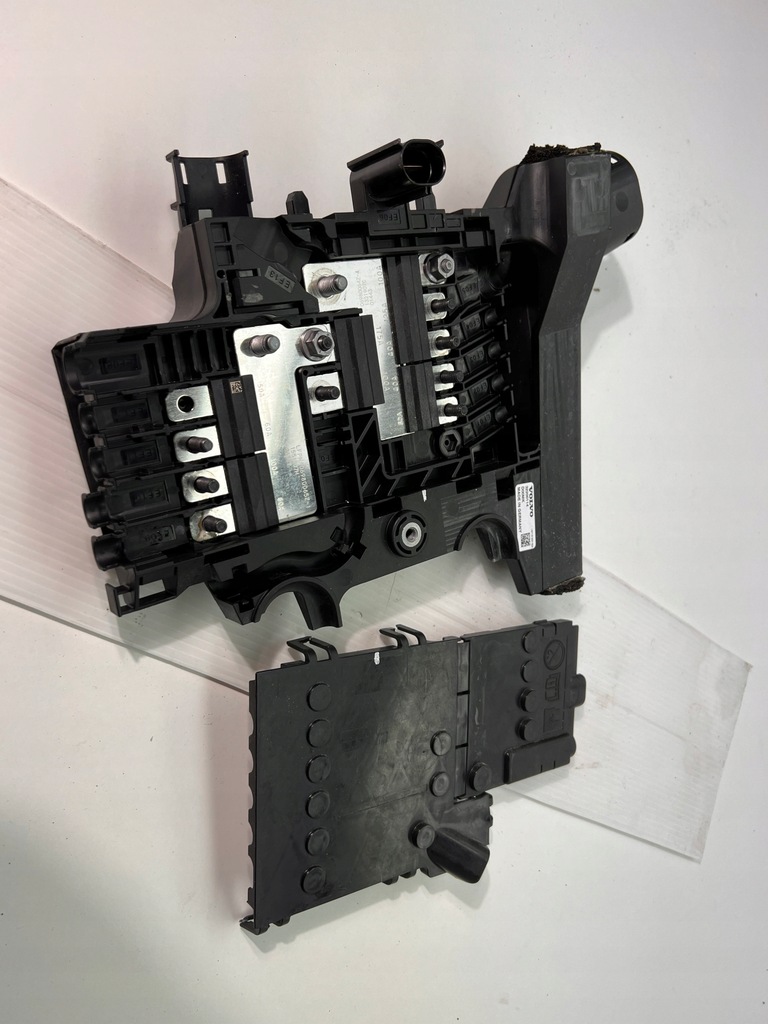 VOLVO XC90 II ROZDZIELACZ PRĄDU 32200114 - 13979196240 - oficjalne ...