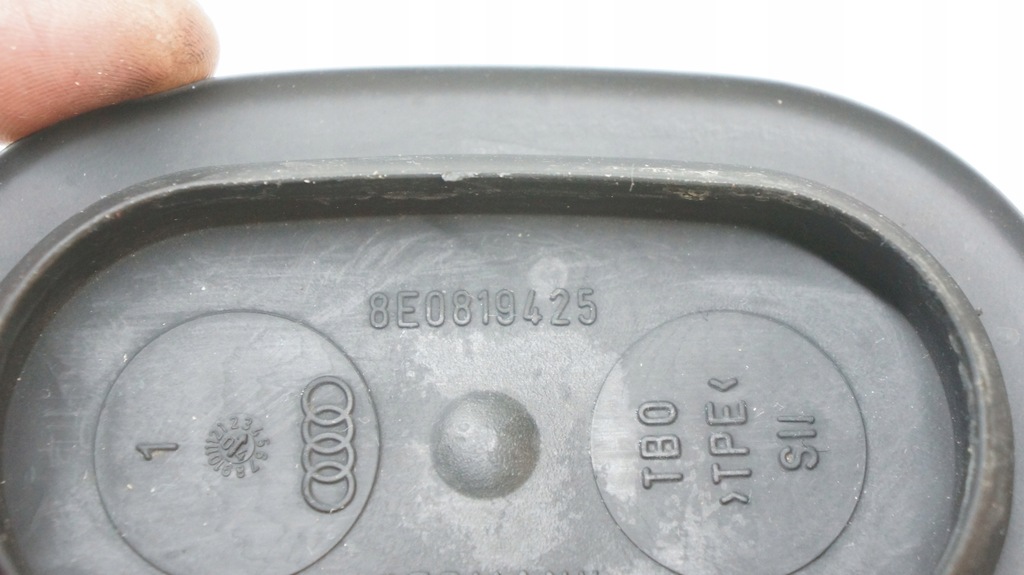 AUDI A4B6 osłona zaślepka gumowa guma 8E0819425 - 10151336985 - oficjalne archiwum Allegro