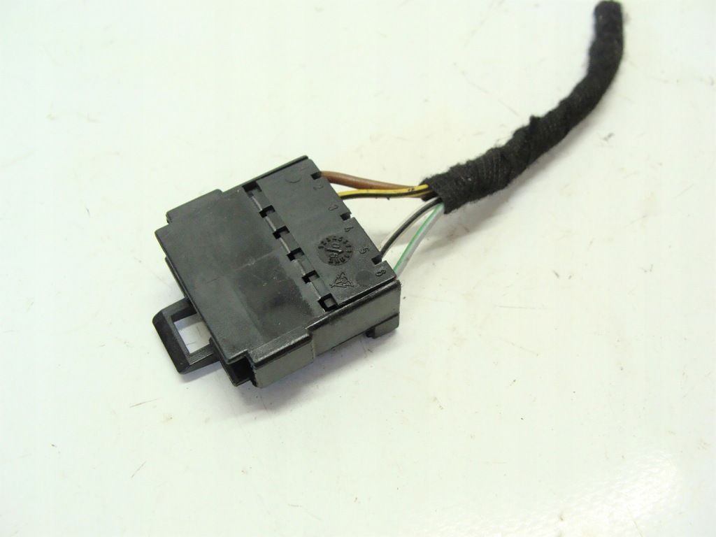 OPEL KOSTKA WTYCZKA TYLNEJ LAMPY 4 PINÓW - 12383433837 - oficjalne archiwum Allegro