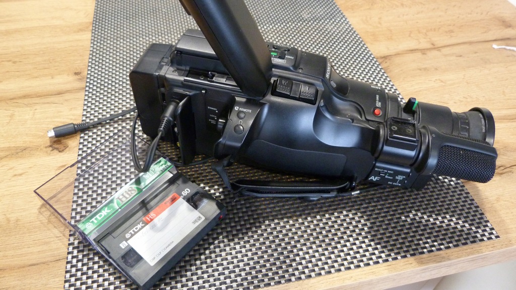 Kamera video Hi Fi stereo Sony CCD V600E - 12942142152 - oficjalne ...