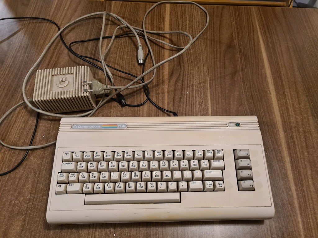 Commodore C64G, zestaw - 11697009852 - oficjalne archiwum Allegro