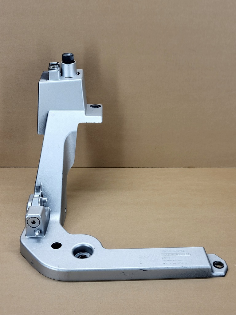 PRAWY WSPORNIK OKULAR MOCOWANIE BŁOTNIKA VOLVO XC40 C40 711 ...