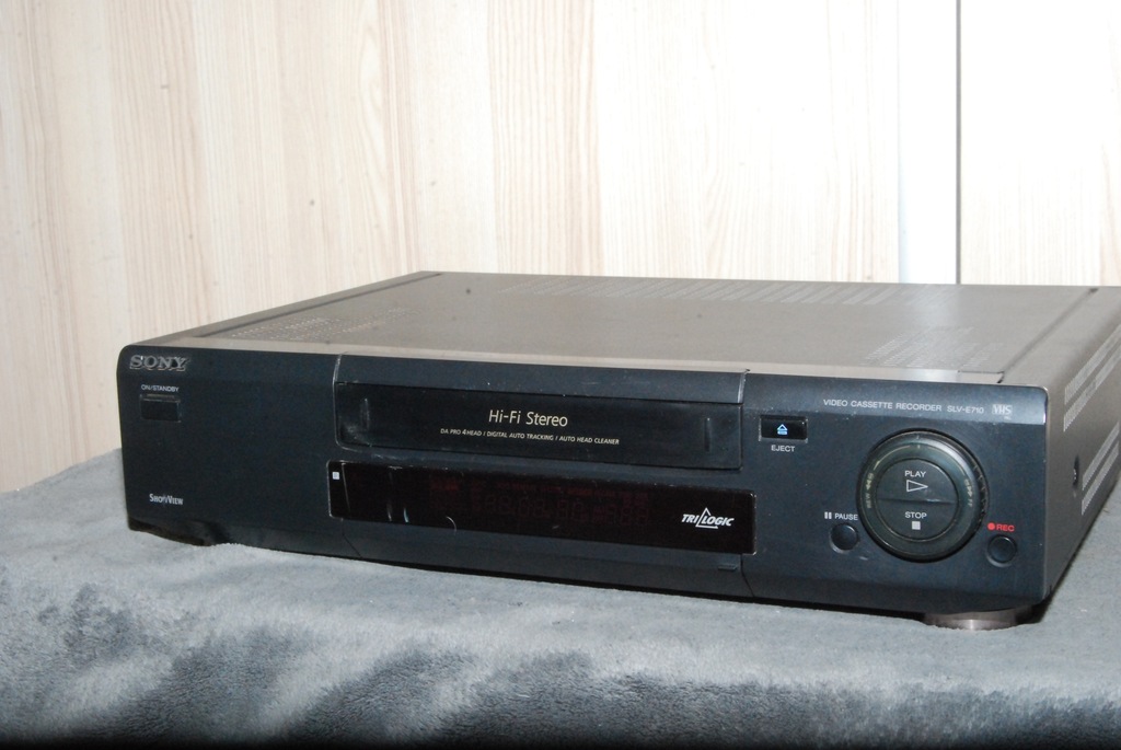 Magnetowid VHS Sony z pilotem - 12814040192 - oficjalne archiwum Allegro